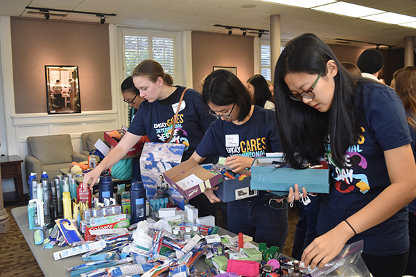 Volunteers help others with Emory Cares at Oxford | Emory University ...